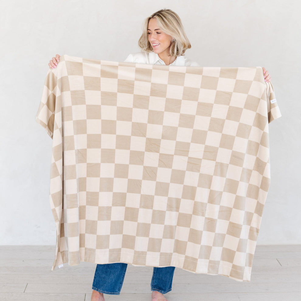 Minky Stretch Throw Blanket | Saranoni Comfort